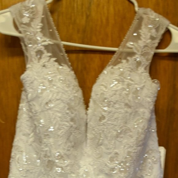 Dresses | Gently Used Wedding Gown Clean Smokefree Home 4 Hrs In Total ...